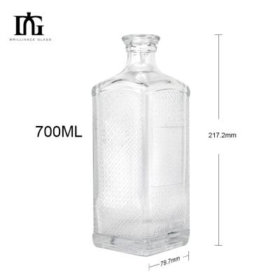Cina Bottiglia di vetro a fondo rialzato su misura 700 ml Capacità per alcolici Whisky Vodka Gin Tequila in vendita