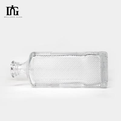 Cina Bottiglia di vetro a fondo rialzato su misura 700 ml Capacità per alcolici Whisky Vodka Gin Tequila in vendita
