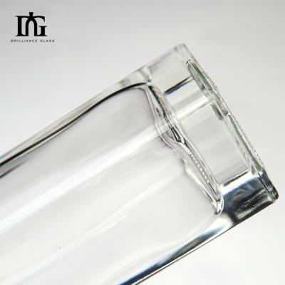 Cina 500 ml/700 ml/750 ml Capacità Materiale del colletto di vetro Bottiglia quadrata per whisky Brandy Gin in vendita