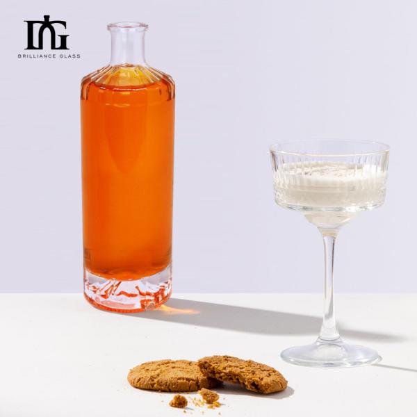 Quality Provided Freely 500ml Clear Glass Beverage Bottles with Cork Stopper and Thick for sale