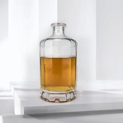 Cina Bottiglia di vetro da 50 cl per vodka, gin e whisky OEM/ODM accettata in vendita
