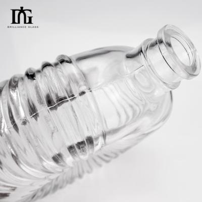 China Gravação de superfície Manuseio de garrafas de vidro de 500 ml para bebidas à venda