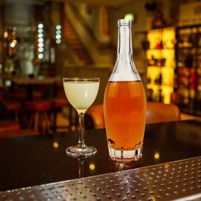 China 700ml garrafa de vidro redonda para bebidas alcoólicas Vodka Gin Custom Design exclusivo OEM/ODM aceito à venda
