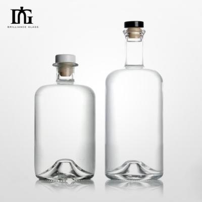 Cina Capacità 750 ml Bottiglia di liquore in vetro quadrato per vodka brandy bottiglia di whisky a cristallo personalizzata in vendita