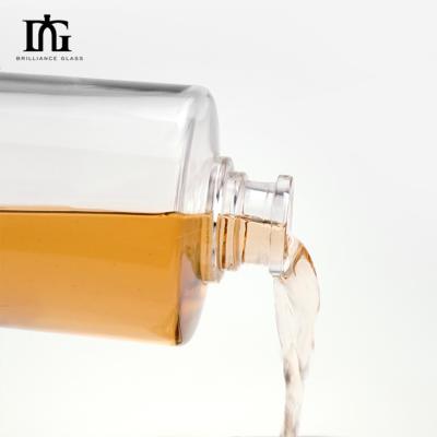 Cina Collare di vetro 500 ml trasparente rotondo vuoto vetro di pietra liquore di vino whisky bottiglia di vodka con tappo di sughero sigillato in vendita