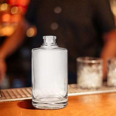 Cina Collare di vetro 500 ml trasparente rotondo vuoto vetro di pietra liquore di vino whisky bottiglia di vodka con tappo di sughero sigillato in vendita