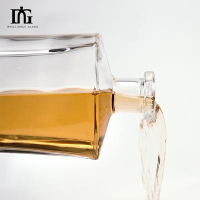 Cina Bottiglia di vodka di vetro con sughero Super Flint 700ml 750ml 1000ml Acceptabile Logo del cliente in vendita