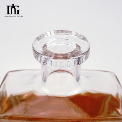 Cina Bottiglia di vodka di vetro con sughero Super Flint 700ml 750ml 1000ml Acceptabile Logo del cliente in vendita