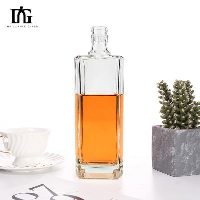 Cina Bottiglia di vetro di 500 ml quadrata di brandy e whisky con OEM/ODM accettabile in vendita