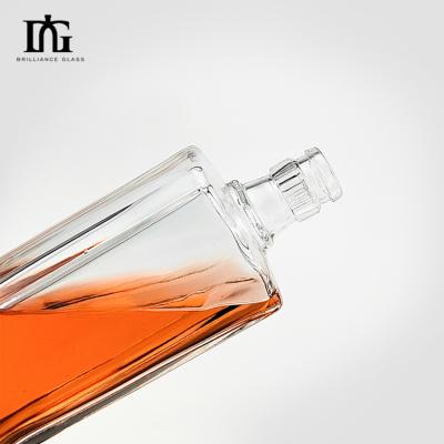 Cina Bottiglia di vetro di 500 ml quadrata di brandy e whisky con OEM/ODM accettabile in vendita