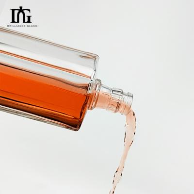 Cina Bottiglia di vetro di 500 ml quadrata di brandy e whisky con OEM/ODM accettabile in vendita