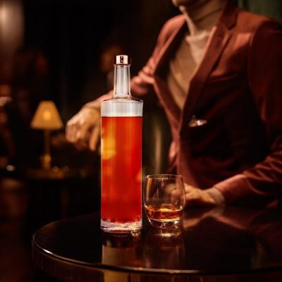 中国 彫刻 クラシック 空 500ml カスタム クリント クリア 丸い ガラス ボトル 販売のため