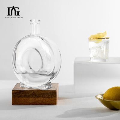 Cina Bottiglia di vetro ghiacciato da 700 ml per brandy whisky liquori bottiglie di bevande uniche personalizzate in vendita
