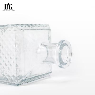 Cina Bottiglia in vetro di whisky e rum a 750 ml in vendita