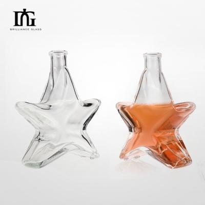 Cina Bottiglie di vetro a forma di stella personalizzate per acqua minerale 250ml/500ml/700ml/750ml Capacità in vendita