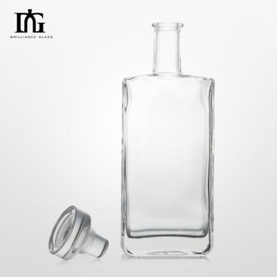 Cina Forma quadrata Super Flint Whisky Tequila Gin Brandy Bottiglia di vetro 500ml 700ml 750ml in vendita