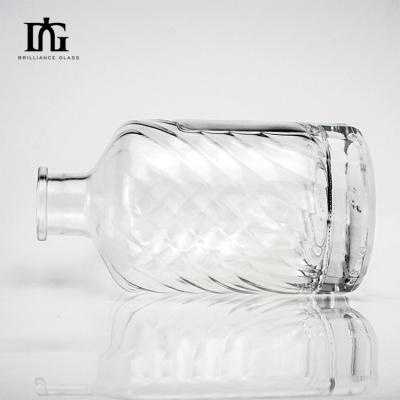 Cina Collare di vetro inciso Bottiglia di vodka da 500 ml con fondo spessa e design personalizzato in vendita