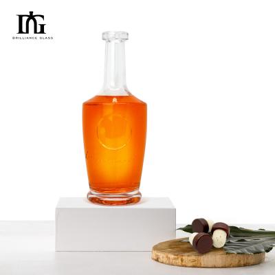 Cina OEM/ODM Accettabile 750ml Super Flint Glass Empty Liquor Bottle per Whiskey Gin Vodka in vendita