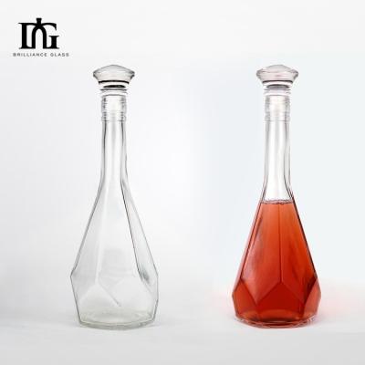 Cina 700 ml di vetro inciso forma unica forma personalizzata liquore gin vodka spirit bottle in vendita