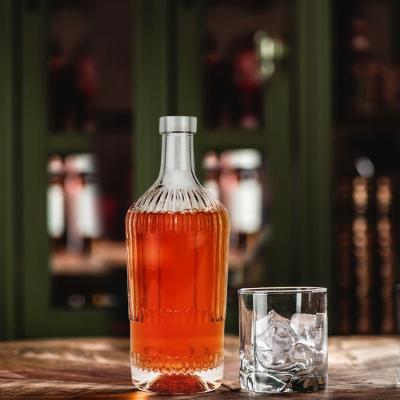 Cina Bottiglie in vetro di whisky, vodka e vino personalizzate con viti a sughero in vendita