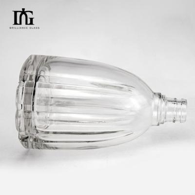 Cina 500 ml 700 ml bottiglie di vetro Super Flint personalizzate per liquori whisky vodka brandy design unico in vendita