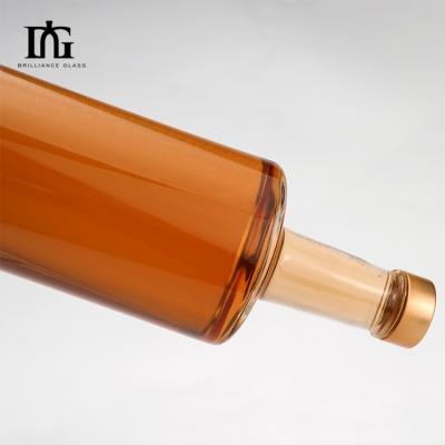 Cina Fornito gratuitamente Bottiglia di vetro vuota di 750 ml di alto pietra piatta spalla piatta con tappo a vite di sughero in vendita