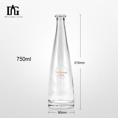 Cina 500 ml Bottiglia di vetro trasparente a forma di bowling rotonda con buona tenuta per liquori e bevande in vendita