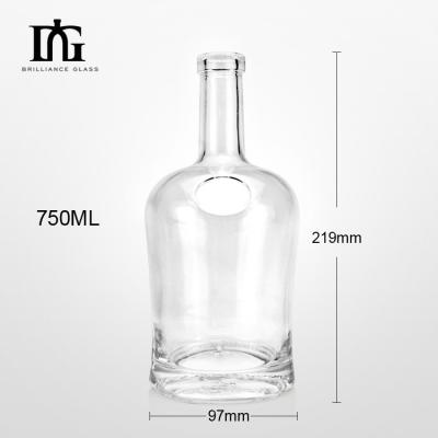 Cina Logo del cliente accettabile Bottiglia di vetro da 500 ml per liquori e bevande in vendita