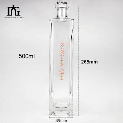 Cina Bottiglia vuota in vetro Super Flint da 700 ml per liquori e bevande in vendita