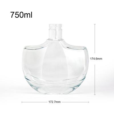 Cina Bottiglia di vetro da 500 ml a fondo spessa per whisky rum gin e altri liquori in vendita