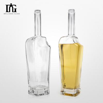 Cina Collare e materiale di base Vetro Disegno artistico speciale Bottiglia di vino in vetro con spazio 500ml 700ml 750ml in vendita