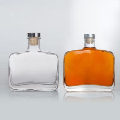 Cina 500ml 700ml 700ml Custom Clear Crystal Rum Gin Vodka Bottle per la bottiglia di vetro del liquore in vendita