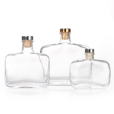 Cina 500ml 700ml 700ml Custom Clear Crystal Rum Gin Vodka Bottle per la bottiglia di vetro del liquore in vendita