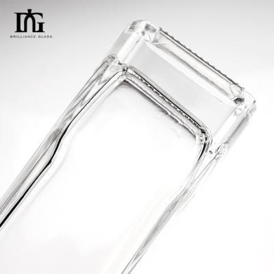 Cina Bottiglie di liquore in vetro personalizzate da 100 ml 350 ml 500 ml 750 ml 1000 ml con sigillatura CORK in vendita