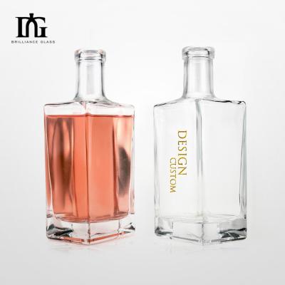 Cina 250ml/500ml/700ml/750ml collare di vetro logo personalizzato bottiglia quadrata di vodka per whisky brandy in vendita