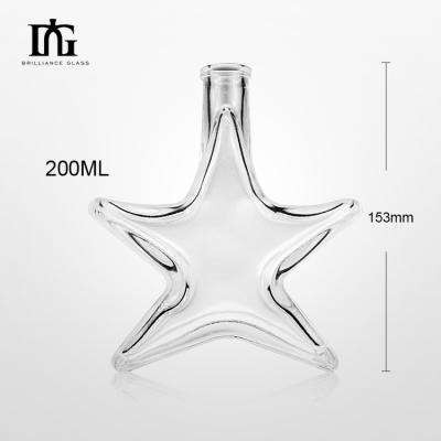 中国 ロゴの彫刻 客のロゴが受け入れられる 酒類用星形ガラスボトル200ml 販売のため
