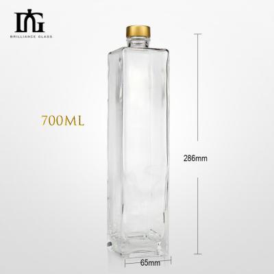 Cina Materiale di base Bottiglia di vetro con tappo a sughero e vite 700 ml Bottiglia di whisky vuota chiara in vendita