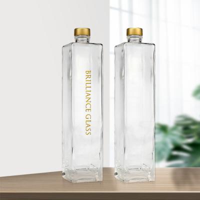 Cina Materiale di base Bottiglia di vetro con tappo a sughero e vite 700 ml Bottiglia di whisky vuota chiara in vendita