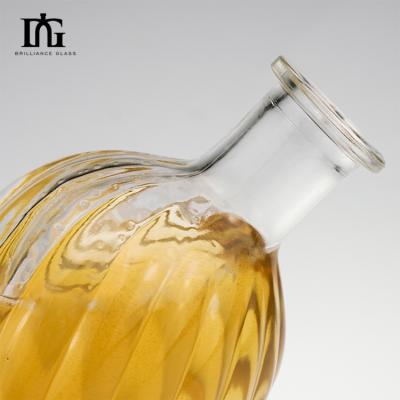 China 250 ml/500 ml/700 ml/750 ml Capacidade Gravação Superfície de manuseio Garrafa de vidro para Whisky Vodka à venda