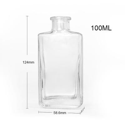 Cina Bottiglia di vetro a tappo a vite da 700 ml per liquori e bevande in vendita