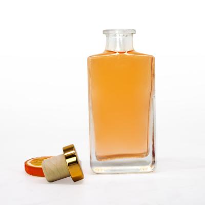 Cina Bottiglia di vetro a tappo a vite da 700 ml per liquori e bevande in vendita
