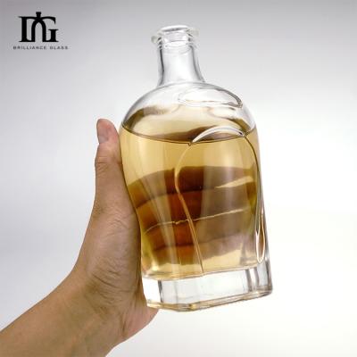 Cina 500 ml 700 ml 750 ml Vodka vuota chiara Alcol Gin Rum Tequila Whiskey Whisky Bottiglia di vetro con sughero in vendita