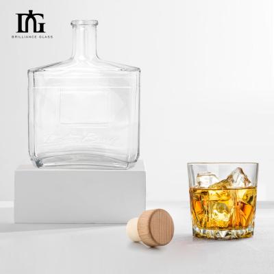 China Garrafa de licor de vidro 700 ml 750 ml Gin nórdico Whiskey 500 ml Vodka Spirits Garrafa para vinho à venda