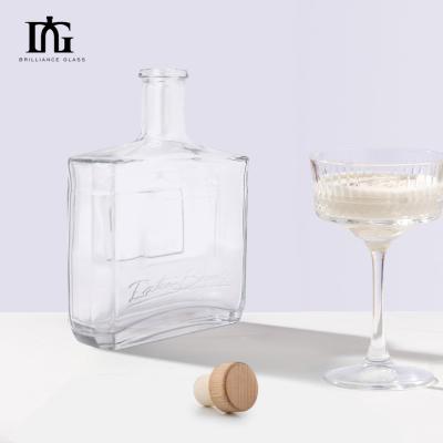 China Garrafa de licor de vidro 700 ml 750 ml Gin nórdico Whiskey 500 ml Vodka Spirits Garrafa para vinho à venda