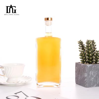 Cina Materiale del corpo Bottiglia di vetro 700ml Capacità Chiara e vuota per Gin Rum Vodka in vendita