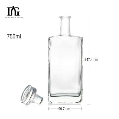 Cina Materiale del corpo Bottiglia di vetro 700ml Capacità Chiara e vuota per Gin Rum Vodka in vendita