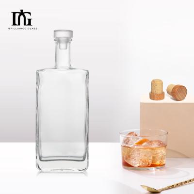 Cina Materiale del corpo Bottiglia di vetro 700ml Capacità Chiara e vuota per Gin Rum Vodka in vendita