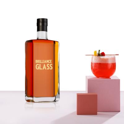 Cina Materiale del corpo Bottiglia di vetro 700ml Capacità Chiara e vuota per Gin Rum Vodka in vendita