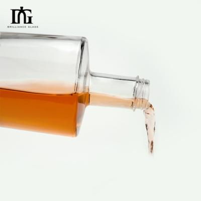 中国 カスタムパッケージ 700ml 透明ウイスキーガラス 750ml 1000ml 1Lのための丸いガラスボトル 販売のため