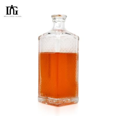 中国 カスタマイズされた 700ml 飲料 ガラス ボトル コーク トップ 彫刻と電圧塗装 販売のため